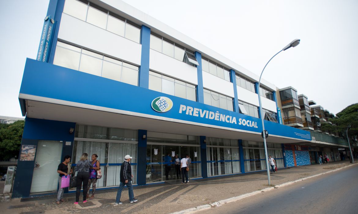 INSS suspende contrato com Crefisa após denúncias de irregularidades ...