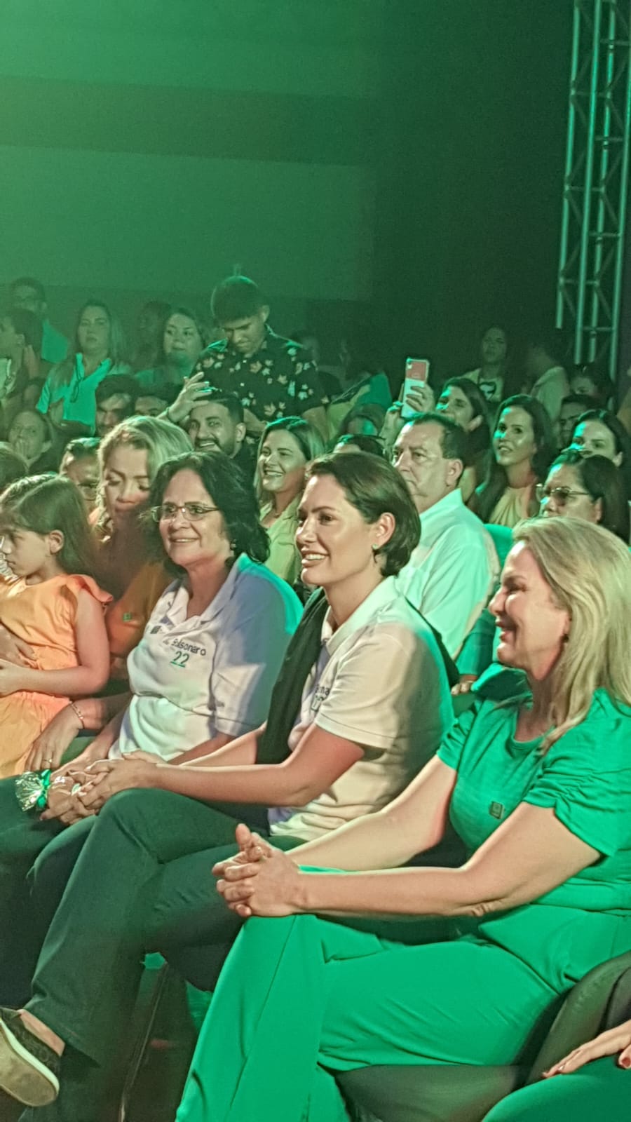 Michelle Bolsonaro e Damares Alves reúnem 4 mil pessoas no Multicenter ...
